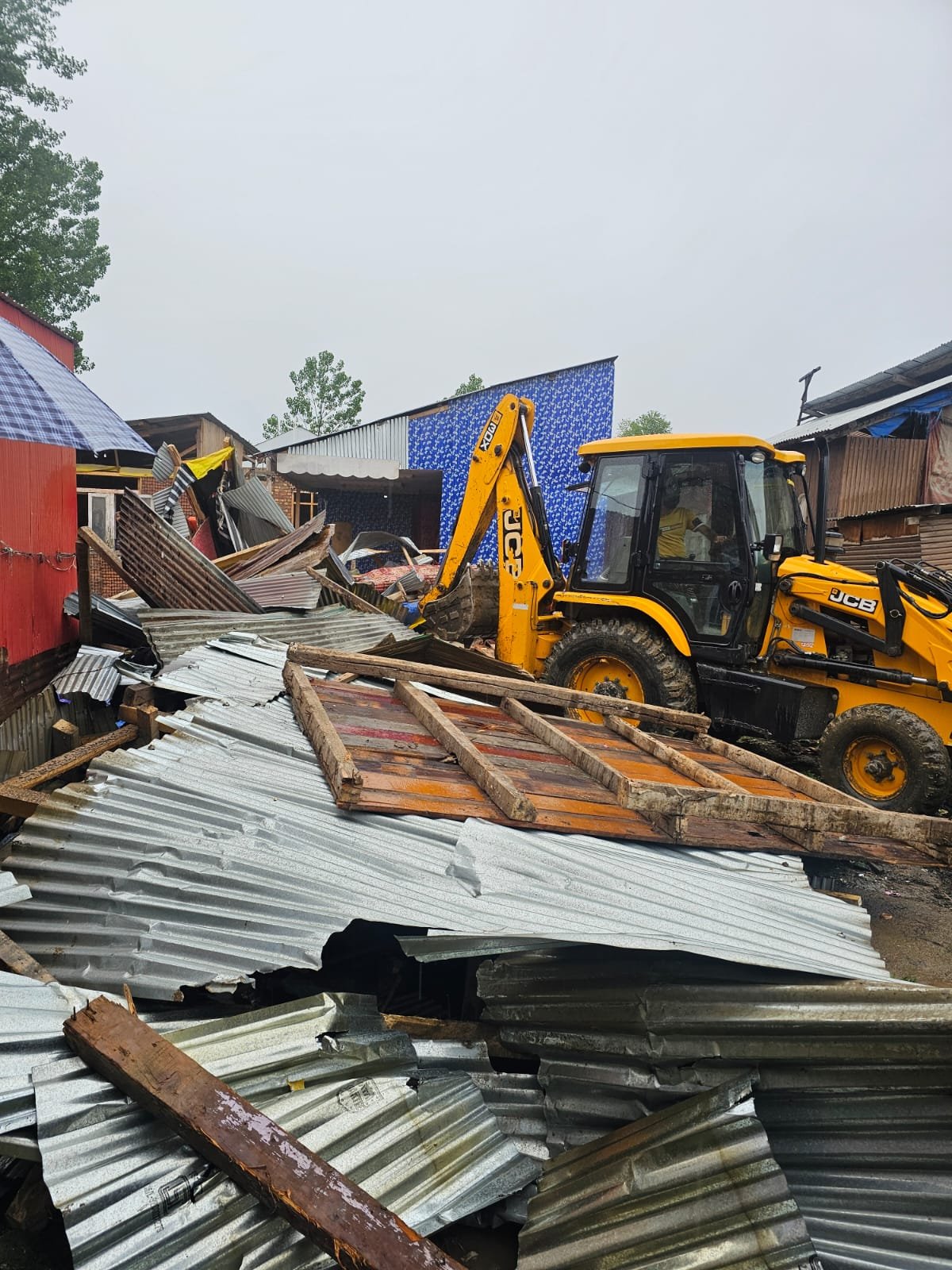 Srinagar Police Demolishes Illegal Structure of Notorious Drug Peddler ...
